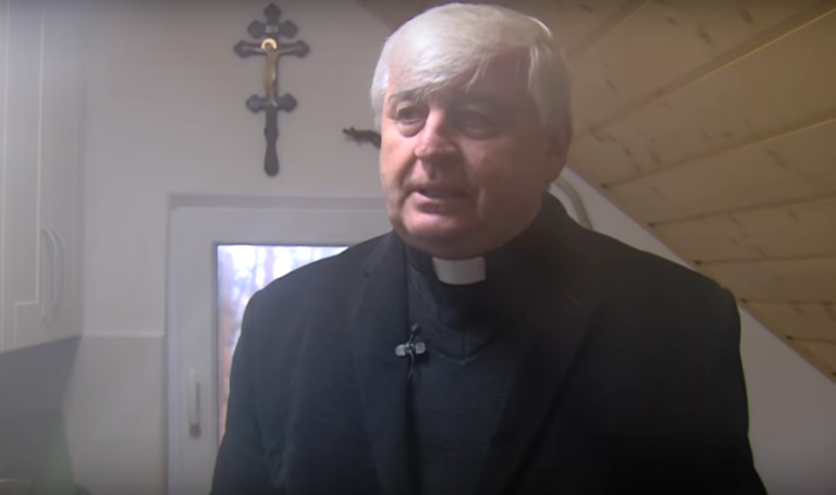 Arcibiskup Ján Babjak posvätil obnovený ikonostas vo svojom rodisku